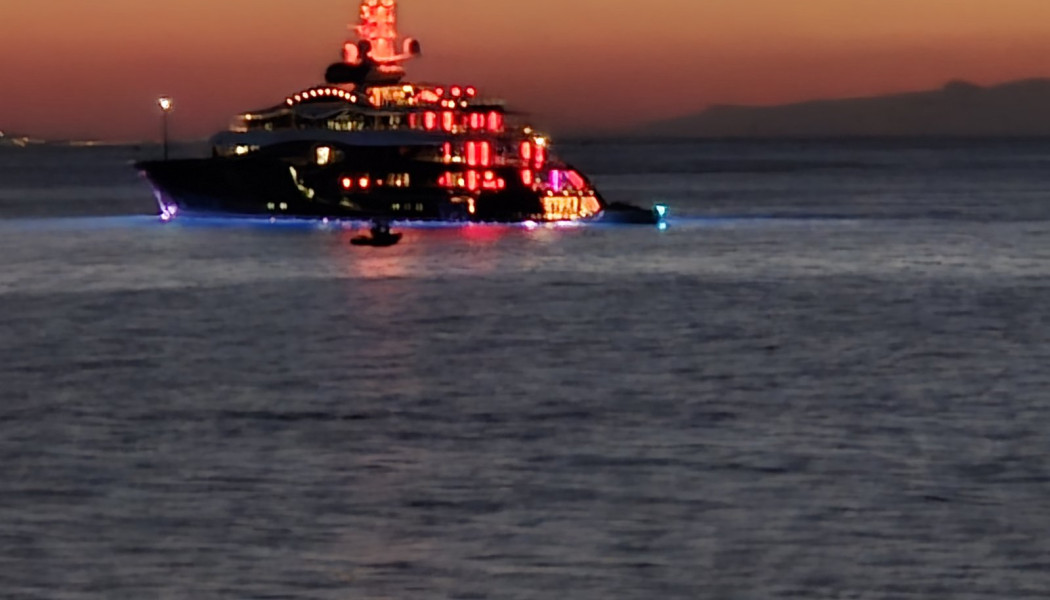 Στην Κόρινθο το σούπερ γιοτ του Μαρκ Ζούκερμπεργκ! (ΦΩΤΟ-ΒΙΝΤΕΟ)